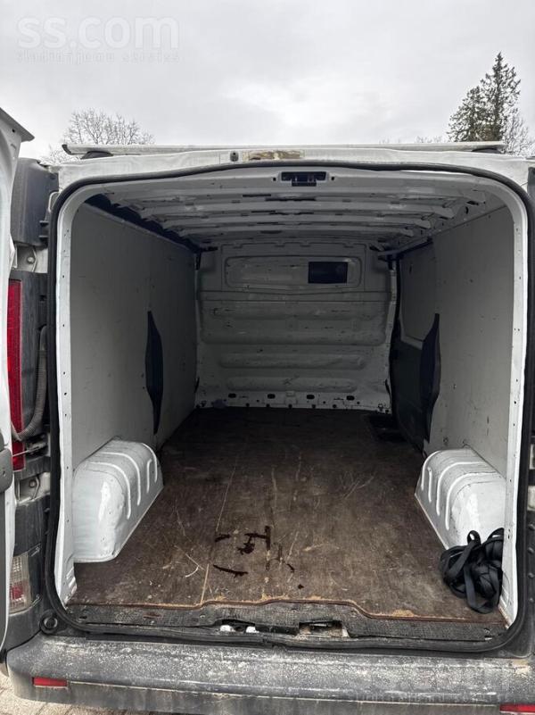 Balts Renault Trafic 2010 Valmiera, ar dzinēja tilpumu 2.00 L un nobraukumu 257 tūkst. km par 6300 €, foto 5 vietnē AUTOMOTO.COM.LV