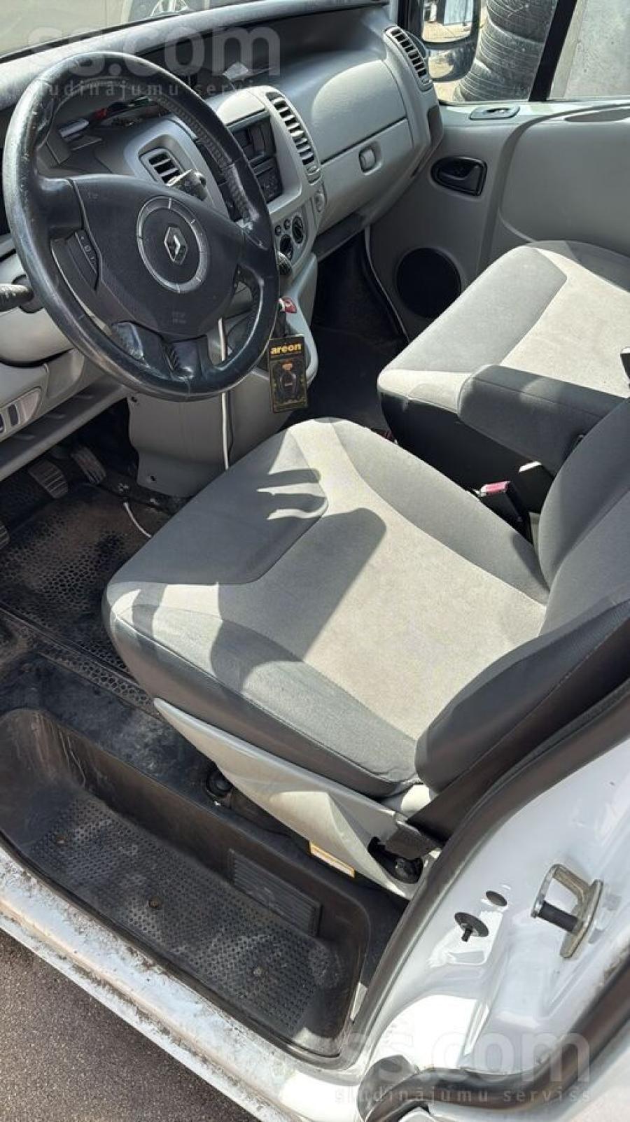 Balts Renault Trafic 2010 Rīga, ar dzinēja tilpumu 2.00 L un nobraukumu 246 tūkst. km par 4000 €, foto 3 vietnē AUTOMOTO.COM.LV