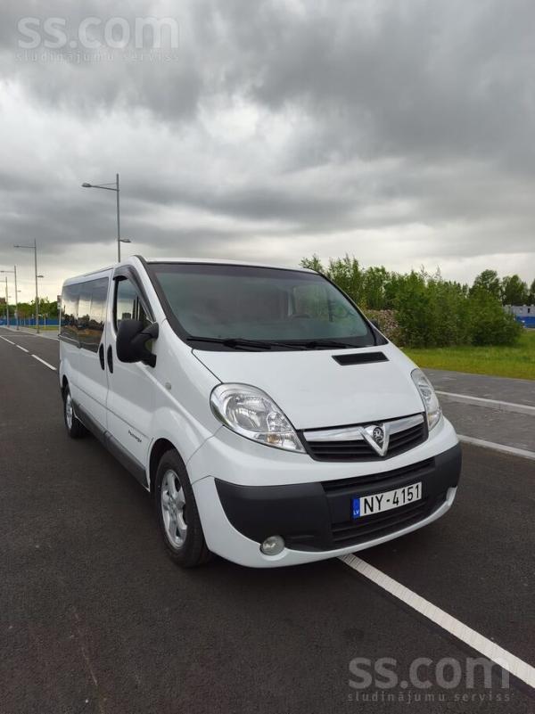 White Renault Trafic 2010 in Riga, with an engine capacity of 2.50 L and mileage of 359 thousand km for 8700 €, photo 1 on AUTOMOTO.COM.LV