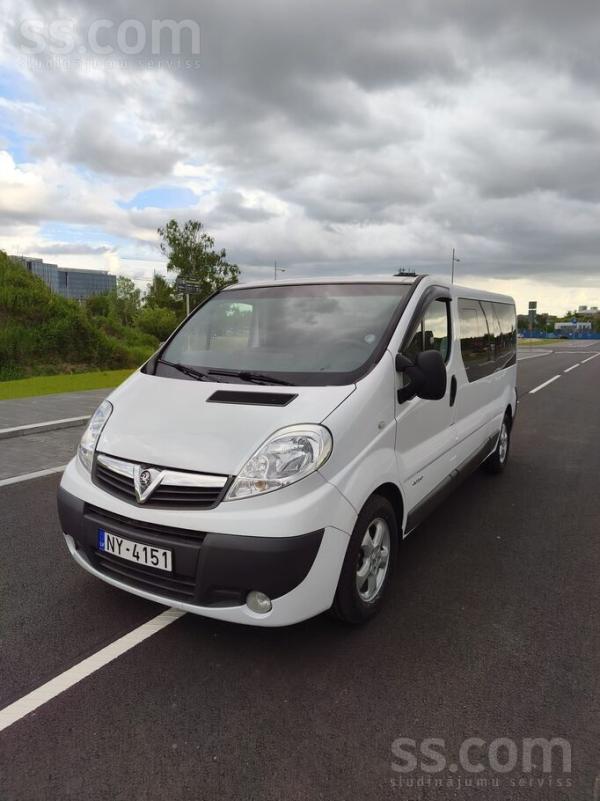 White Renault Trafic 2010 in Riga, with an engine capacity of 2.50 L and mileage of 359 thousand km for 8700 €, photo 3 on AUTOMOTO.COM.LV
