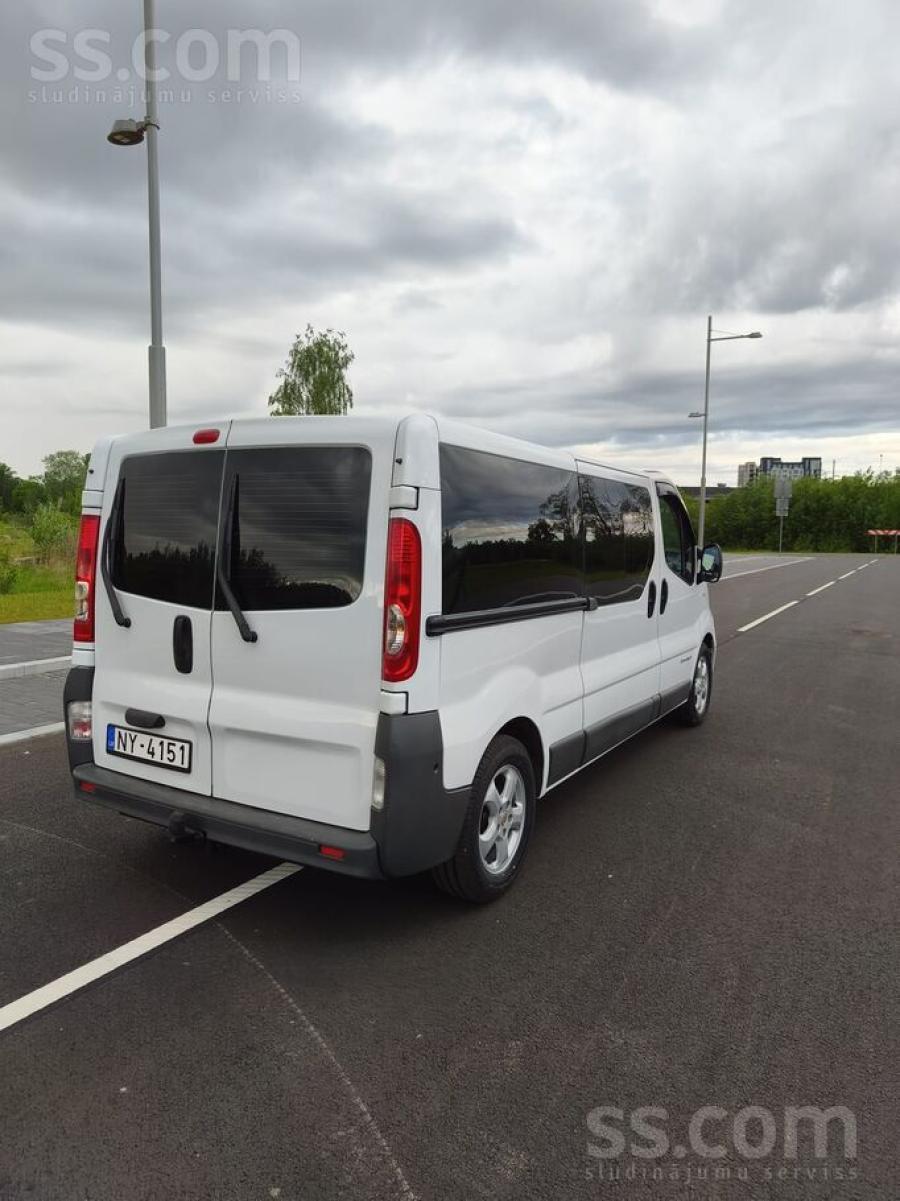 White Renault Trafic 2010 in Riga, with an engine capacity of 2.50 L and mileage of 359 thousand km for 8700 €, photo 5 on AUTOMOTO.COM.LV