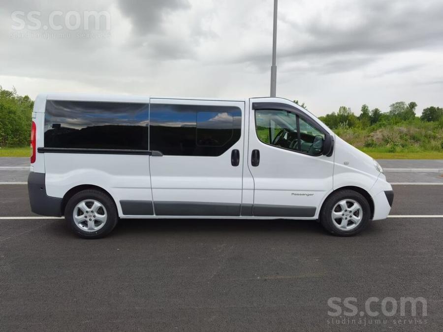 White Renault Trafic 2010 in Riga, with an engine capacity of 2.50 L and mileage of 359 thousand km for 8700 €, photo 6 on AUTOMOTO.COM.LV