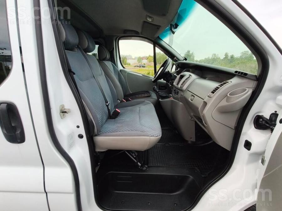 White Renault Trafic 2010 in Riga, with an engine capacity of 2.50 L and mileage of 359 thousand km for 8700 €, photo 8 on AUTOMOTO.COM.LV