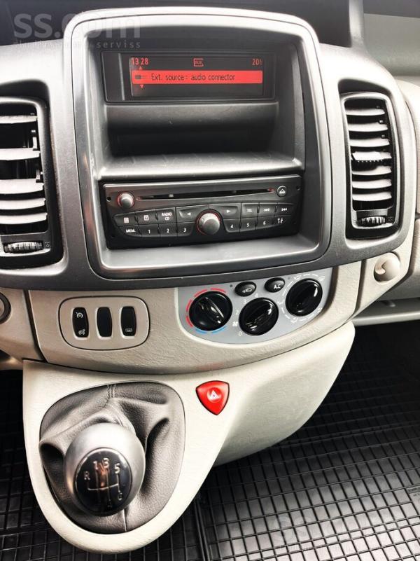 White Renault Trafic 2011 in Riga, with an engine capacity of 2.00 L and mileage of 157 thousand km for 6600 €, photo 11 on AUTOMOTO.COM.LV
