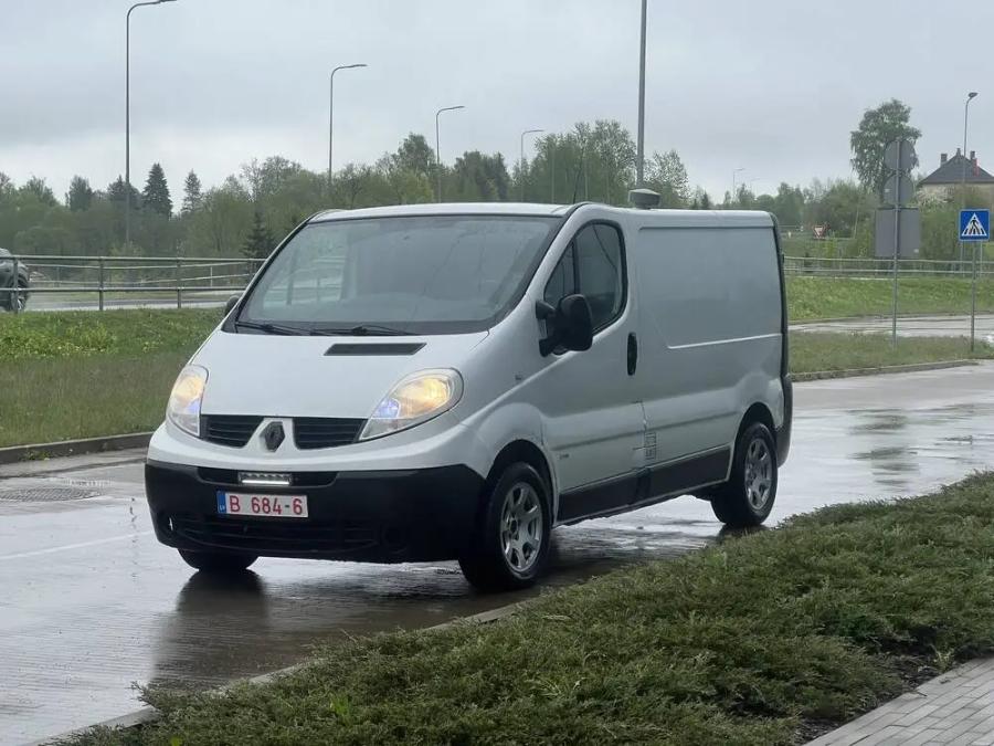 White Renault Trafic 2011 in Rezekne, with an engine capacity of 2.00 L and mileage of 414 thousand km for 3700 €, photo 3 on AUTOMOTO.COM.LV