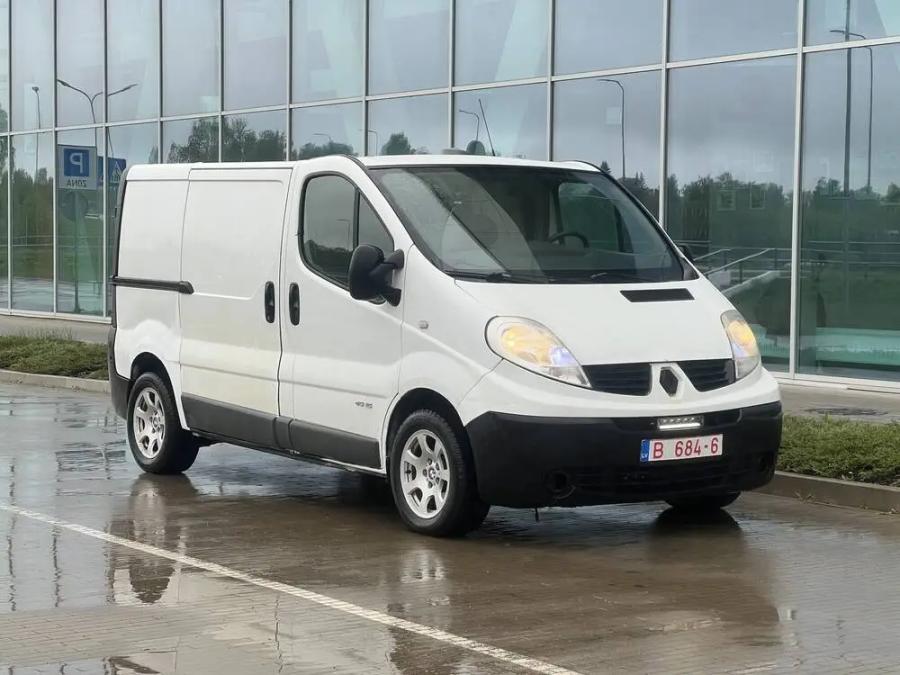 White Renault Trafic 2011 in Rezekne, with an engine capacity of 2.00 L and mileage of 414 thousand km for 3700 €, photo 4 on AUTOMOTO.COM.LV