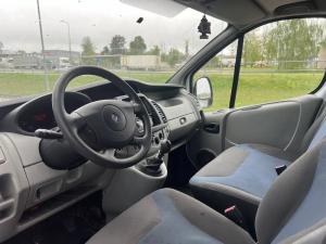 White Renault Trafic 2011 in Rezekne, with an engine capacity of 2.00 L and mileage of 414 thousand km for 3700 €, photo 9 on AUTOMOTO.COM.LV