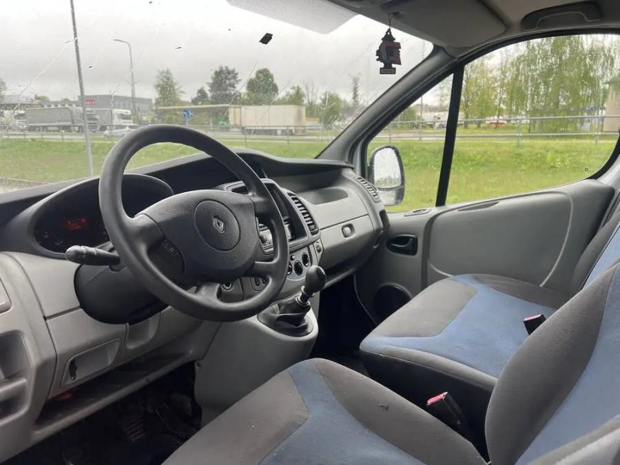 White Renault Trafic 2011 in Rezekne, with an engine capacity of 2.00 L and mileage of 414 thousand km for 3700 €, photo 9 on AUTOMOTO.COM.LV