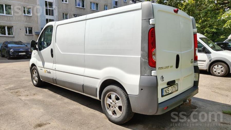 White Renault Trafic 2011 in Riga, with an engine capacity of 2.00 L and mileage of 268 thousand km for 6000 €, photo 4 on AUTOMOTO.COM.LV