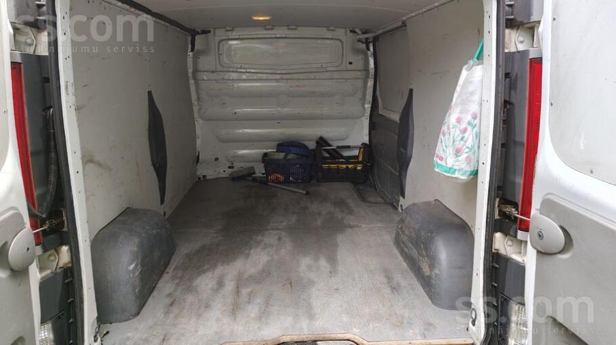 White Renault Trafic 2011 in Riga, with an engine capacity of 2.00 L and mileage of 268 thousand km for 6000 €, photo 7 on AUTOMOTO.COM.LV