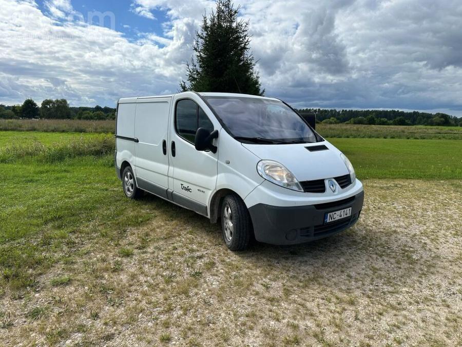 White Renault Trafic 2011 in Ogre, with an engine capacity of 2.00 L and mileage of 230 thousand km for 3950 €, photo 3 on AUTOMOTO.COM.LV