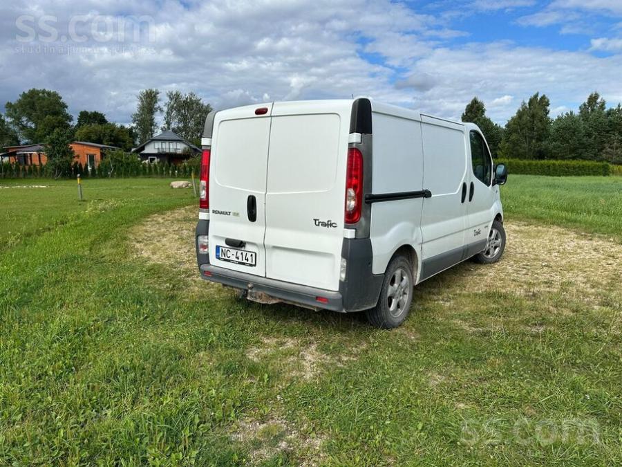 White Renault Trafic 2011 in Ogre, with an engine capacity of 2.00 L and mileage of 230 thousand km for 3950 €, photo 5 on AUTOMOTO.COM.LV