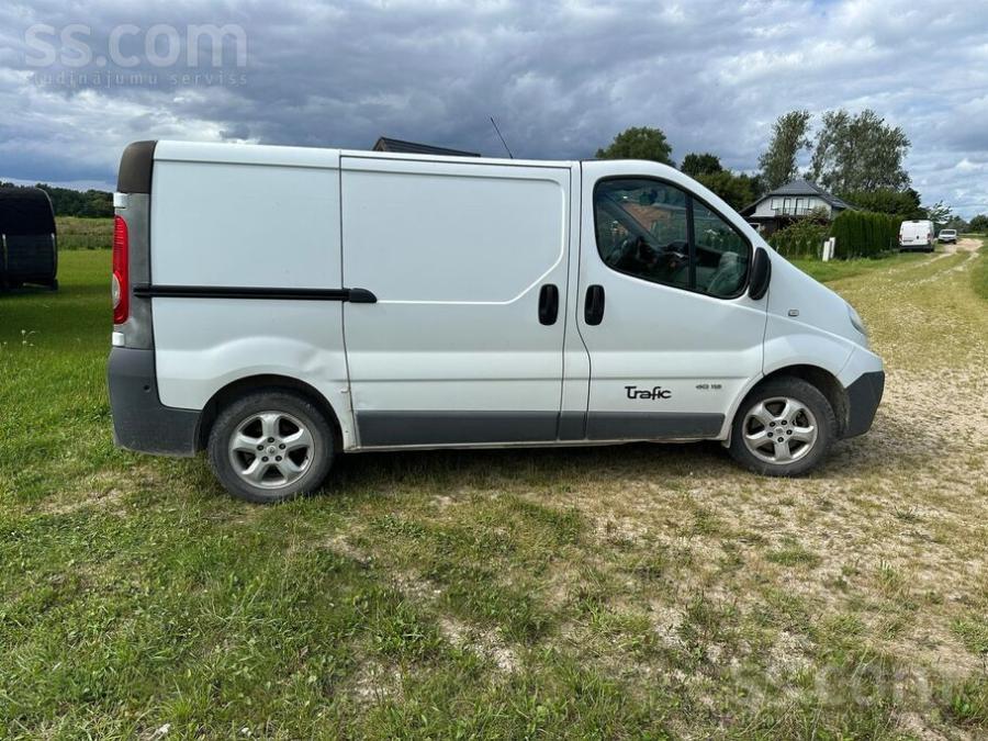 White Renault Trafic 2011 in Ogre, with an engine capacity of 2.00 L and mileage of 230 thousand km for 3950 €, photo 7 on AUTOMOTO.COM.LV