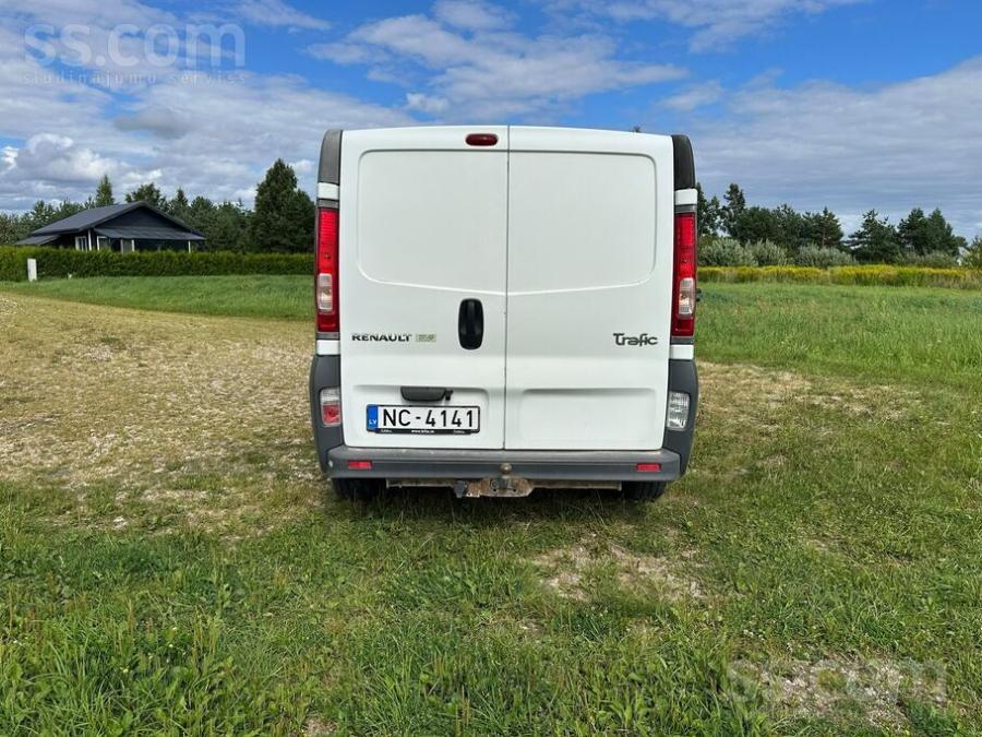 White Renault Trafic 2011 in Ogre, with an engine capacity of 2.00 L and mileage of 230 thousand km for 3950 €, photo 9 on AUTOMOTO.COM.LV