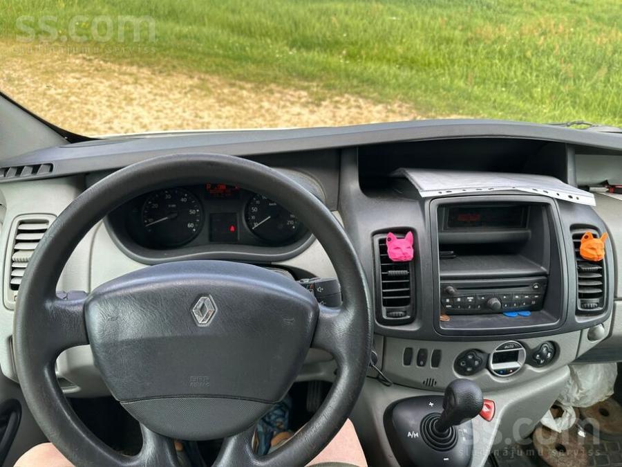 White Renault Trafic 2011 in Ogre, with an engine capacity of 2.00 L and mileage of 230 thousand km for 3950 €, photo 10 on AUTOMOTO.COM.LV