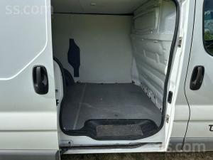 White Renault Trafic 2011 in Ogre, with an engine capacity of 2.00 L and mileage of 230 thousand km for 3950 €, photo 13 on AUTOMOTO.COM.LV