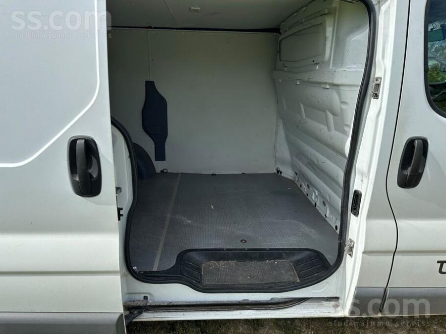 White Renault Trafic 2011 in Ogre, with an engine capacity of 2.00 L and mileage of 230 thousand km for 3950 €, photo 13 on AUTOMOTO.COM.LV