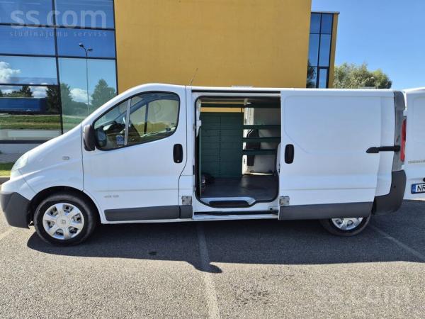 White Renault Trafic 2011 in Riga, with an engine capacity of 2.00 L and mileage of 268 thousand km for 6550 €, photo 1 on AUTOMOTO.COM.LV