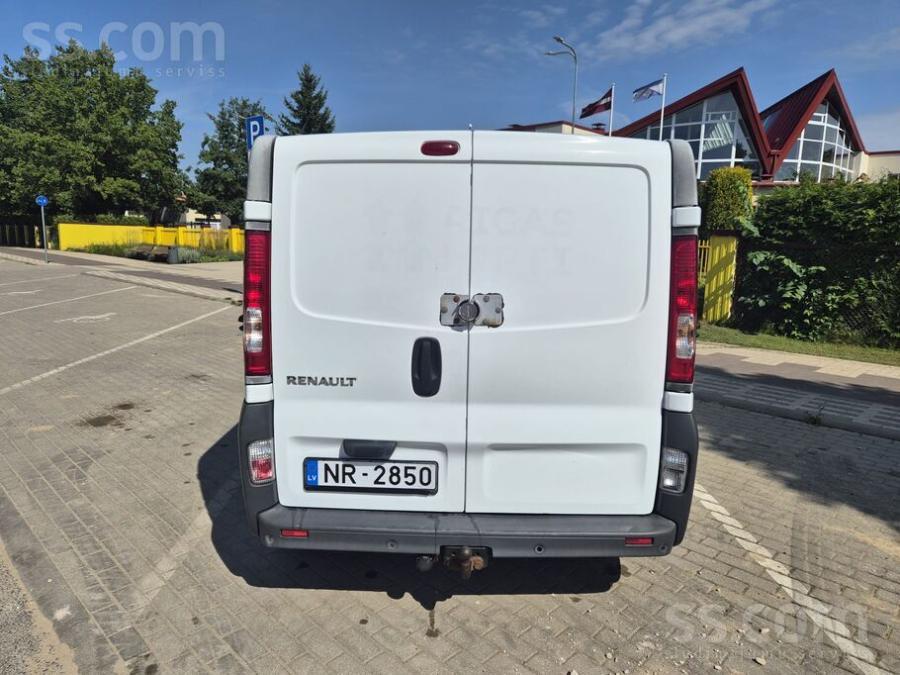 Balts Renault Trafic 2011 Rīga, ar dzinēja tilpumu 2.00 L un nobraukumu 268 tūkst. km par 6550 €, foto 8 vietnē AUTOMOTO.COM.LV