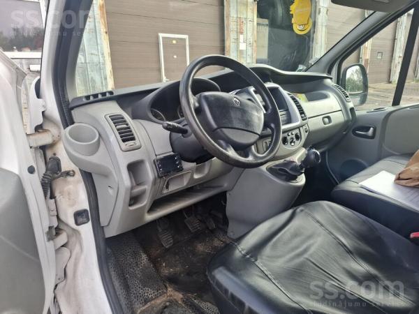 White Renault Trafic 2011 in Rezekne, with an engine capacity of 2.00 L and mileage of 202 thousand km for 6900 €, photo 4 on AUTOMOTO.COM.LV