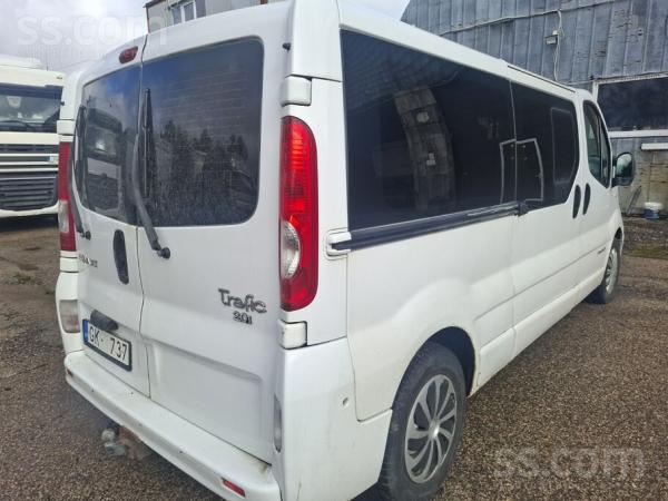 White Renault Trafic 2011 in Rezekne, with an engine capacity of 2.00 L and mileage of 202 thousand km for 6900 €, photo 6 on AUTOMOTO.COM.LV