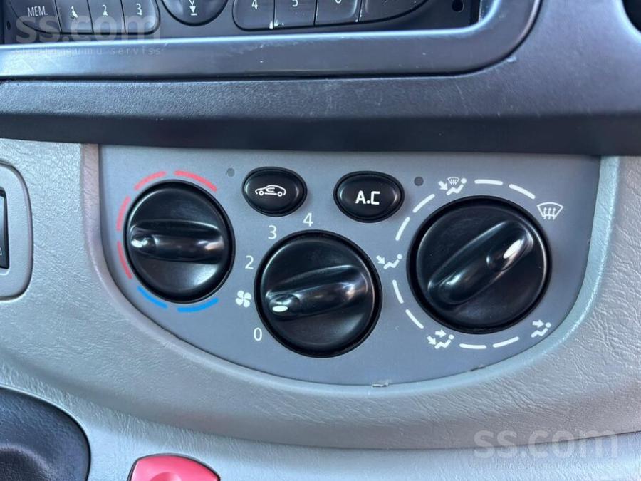 Balts Renault Trafic 2012 Bauska, ar dzinēja tilpumu 2.00 L un nobraukumu 0 tūkst. km par 3990 €, foto 21 vietnē AUTOMOTO.COM.LV
