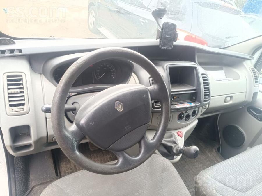 White Renault Trafic 2012 in Riga, with an engine capacity of 2.00 L and mileage of 346 thousand km for 3700 €, photo 6 on AUTOMOTO.COM.LV