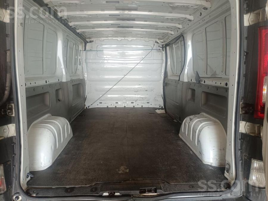 White Renault Trafic 2012 in Riga, with an engine capacity of 2.00 L and mileage of 346 thousand km for 3700 €, photo 9 on AUTOMOTO.COM.LV
