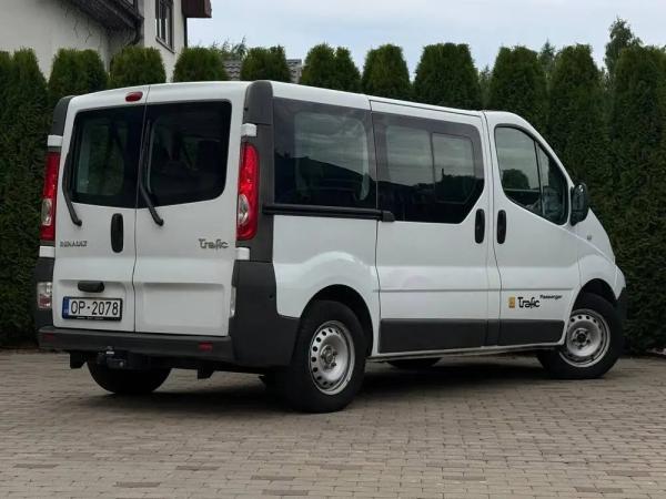 White Renault Trafic 2012 in Jelgava, with an engine capacity of 2.00 L and mileage of 272 thousand km for 7900 €, photo 4 on AUTOMOTO.COM.LV