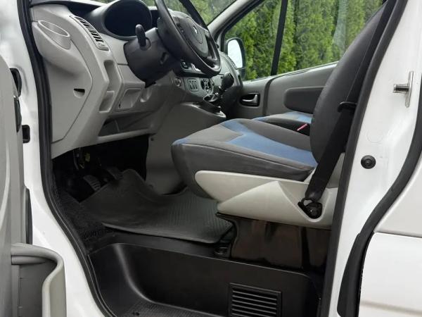 White Renault Trafic 2012 in Jelgava, with an engine capacity of 2.00 L and mileage of 272 thousand km for 7900 €, photo 8 on AUTOMOTO.COM.LV