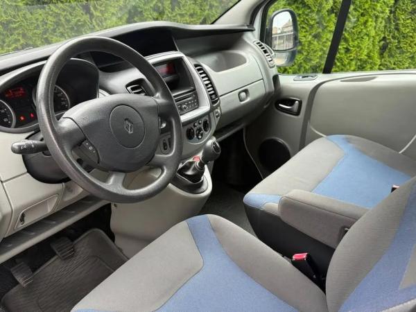 White Renault Trafic 2012 in Jelgava, with an engine capacity of 2.00 L and mileage of 272 thousand km for 7900 €, photo 10 on AUTOMOTO.COM.LV