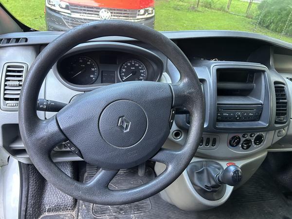 Balts Renault Trafic 2012 Pērnava, ar dzinēja tilpumu 2.00 L un nobraukumu 272 tūkst. km par 5200 €, foto 4 vietnē AUTOMOTO.COM.LV