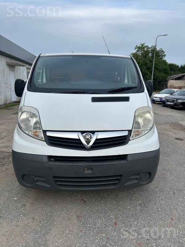 White Renault Trafic 2012 in Ventspils, with an engine capacity of 2.00 L and mileage of 172 thousand km for 1500 €, photo 1 on AUTOMOTO.COM.LV
