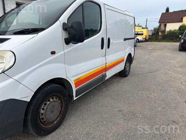 White Renault Trafic 2012 in Ventspils, with an engine capacity of 2.00 L and mileage of 172 thousand km for 1500 €, photo 2 on AUTOMOTO.COM.LV