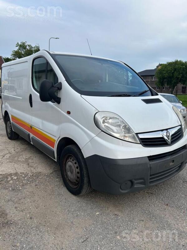 White Renault Trafic 2012 in Ventspils, with an engine capacity of 2.00 L and mileage of 172 thousand km for 1500 €, photo 7 on AUTOMOTO.COM.LV