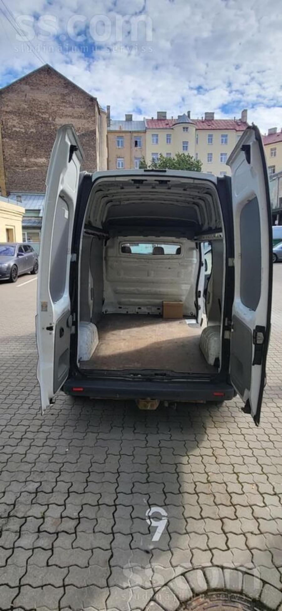 White Renault Trafic 2013 in Riga, with an engine capacity of 2.00 L and mileage of 378 thousand km for 4200 €, photo 6 on AUTOMOTO.COM.LV