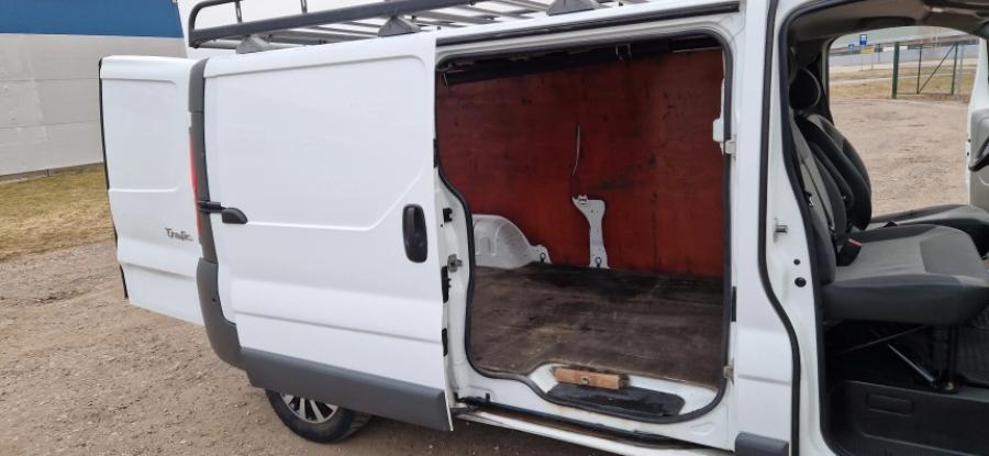 White Renault Trafic 2014 in Riga, with an engine capacity of 2.00 L and mileage of 235 thousand km for 5950 €, photo 12 on AUTOMOTO.COM.LV