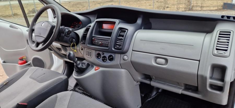 White Renault Trafic 2014 in Riga, with an engine capacity of 2.00 L and mileage of 235 thousand km for 5950 €, photo 15 on AUTOMOTO.COM.LV