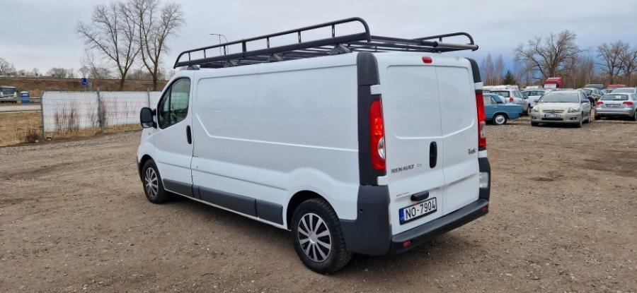 White Renault Trafic 2014 in Riga, with an engine capacity of 2.00 L and mileage of 235 thousand km for 5950 €, photo 30 on AUTOMOTO.COM.LV