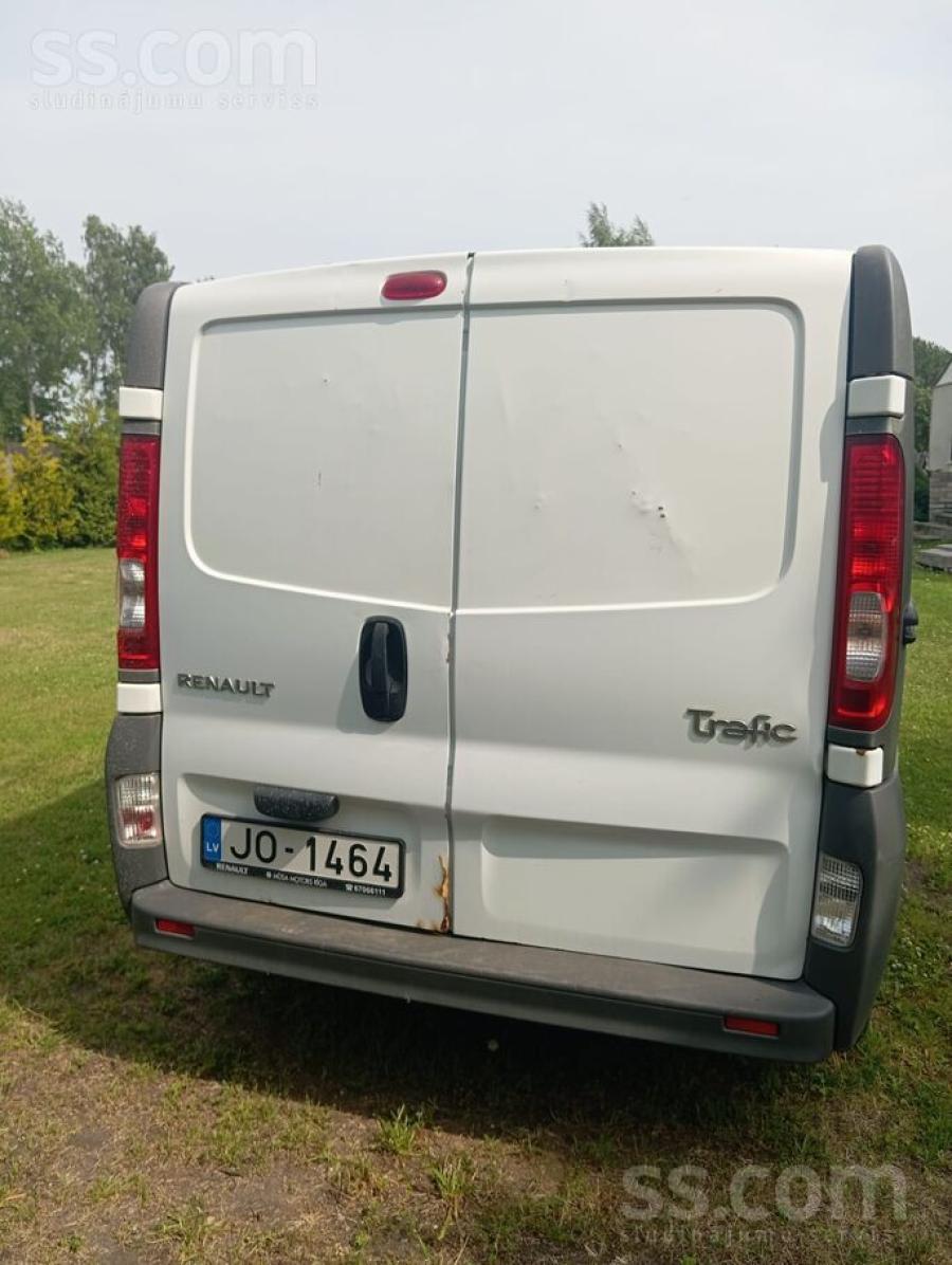 Balts Renault Trafic 2014 Rīga, ar dzinēja tilpumu 2.00 L un nobraukumu 380 tūkst. km par 1500 €, foto 4 vietnē AUTOMOTO.COM.LV