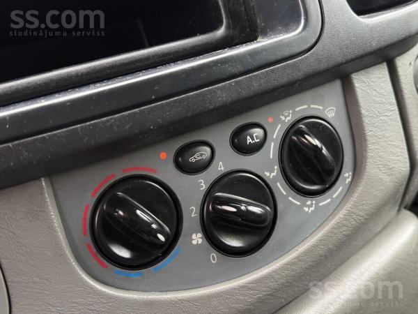 Balts Renault Trafic 2014 Rīga, ar dzinēja tilpumu 2.00 L un nobraukumu 379 tūkst. km par 3290 €, foto 8 vietnē AUTOMOTO.COM.LV