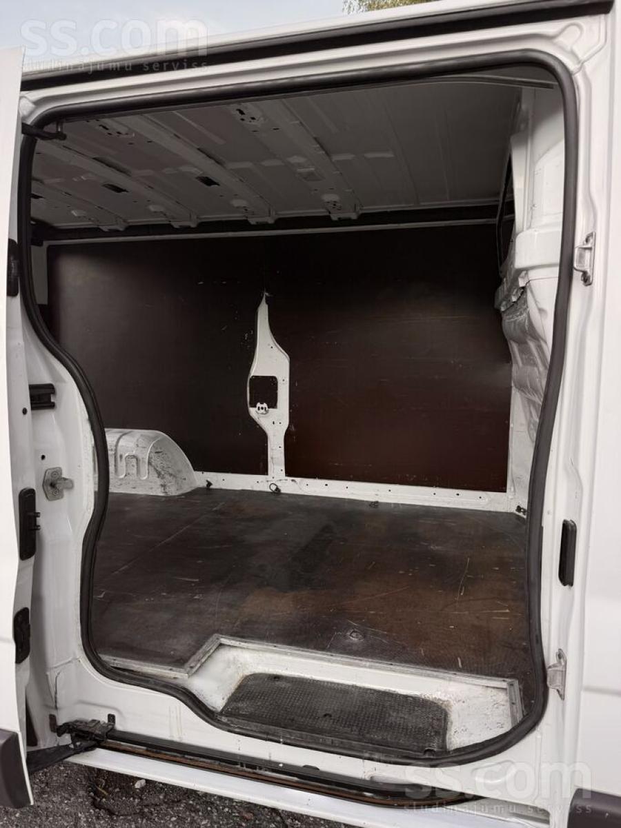 Balts Renault Trafic 2014 Tallina, ar dzinēja tilpumu 2.00 L un nobraukumu 259 tūkst. km par 5500 €, foto 16 vietnē AUTOMOTO.COM.LV