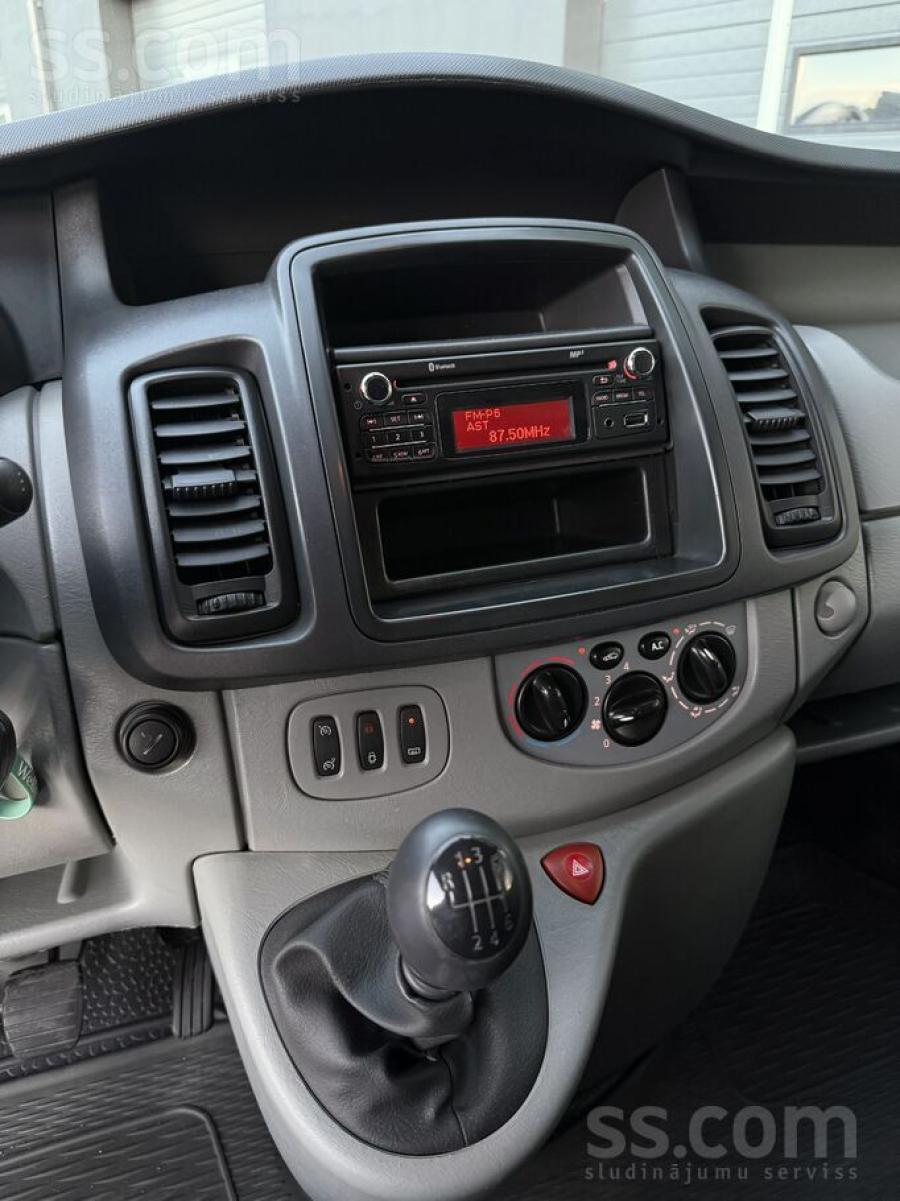 Balts Renault Trafic 2014 Tallina, ar dzinēja tilpumu 2.00 L un nobraukumu 259 tūkst. km par 5500 €, foto 21 vietnē AUTOMOTO.COM.LV