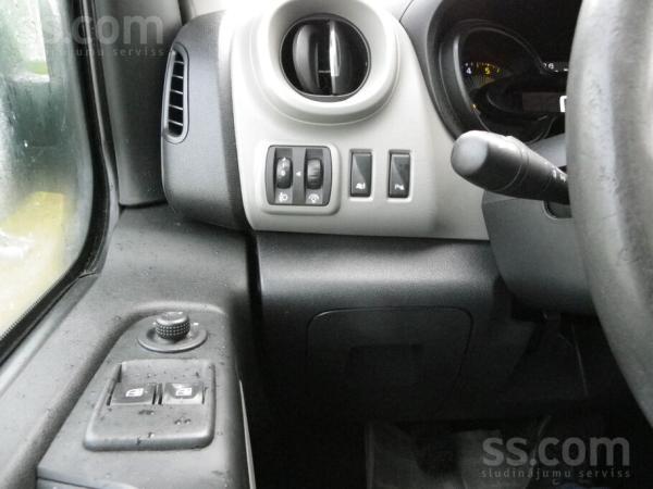 White Renault Trafic 2015 in Valka, with an engine capacity of 1.60 L and mileage of 141 thousand km for 8300 €, photo 11 on AUTOMOTO.COM.LV