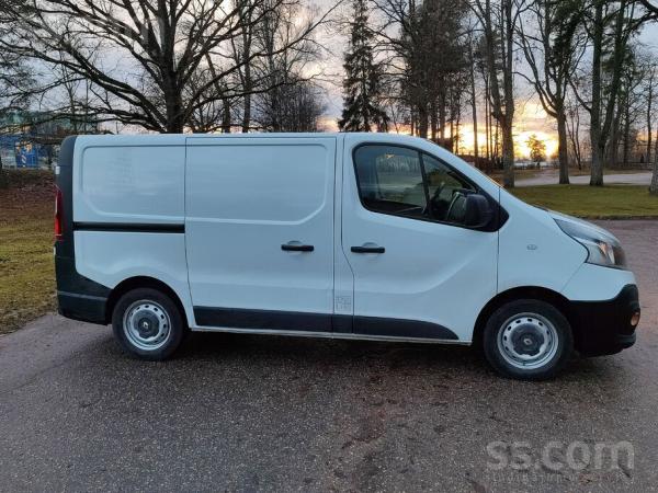 White Renault Trafic 2015 in Cesis, with an engine capacity of 1.60 L and mileage of 236 thousand km for 6650 €, photo 2 on AUTOMOTO.COM.LV
