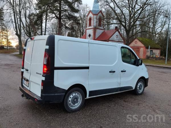 White Renault Trafic 2015 in Cesis, with an engine capacity of 1.60 L and mileage of 236 thousand km for 6650 €, photo 3 on AUTOMOTO.COM.LV