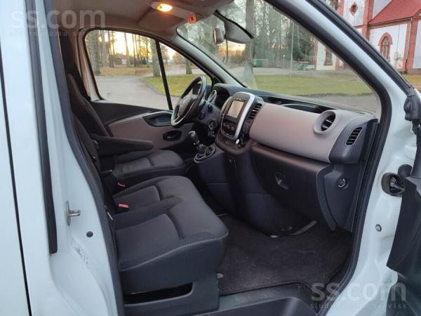 White Renault Trafic 2015 in Cesis, with an engine capacity of 1.60 L and mileage of 236 thousand km for 6650 €, photo 10 on AUTOMOTO.COM.LV