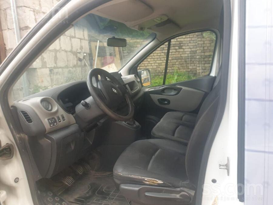 White Renault Trafic 2015 in Riga, with an engine capacity of 1.60 L and mileage of 0 thousand km for 6500 €, photo 4 on AUTOMOTO.COM.LV