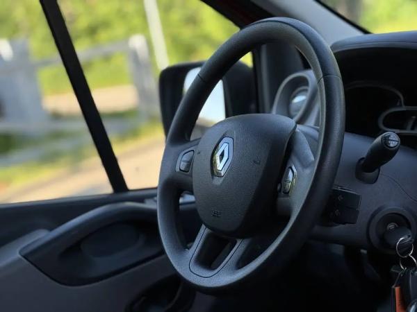 Balts Renault Trafic 2015 Jūrmala, ar dzinēja tilpumu 1.60 L un nobraukumu 315 tūkst. km par 6190 €, foto 7 vietnē AUTOMOTO.COM.LV