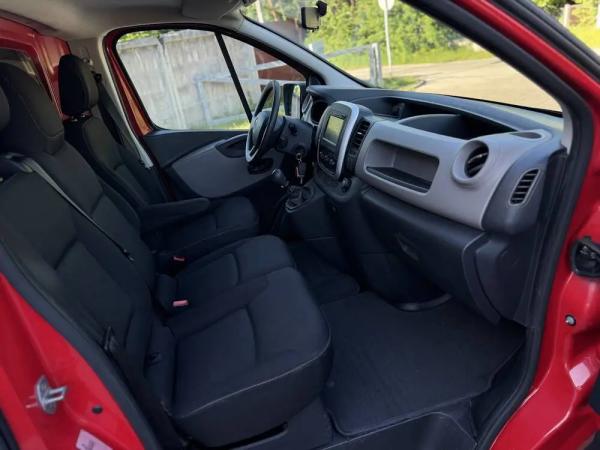 White Renault Trafic 2015 in Jurmala, with an engine capacity of 1.60 L and mileage of 315 thousand km for 6190 €, photo 5 on AUTOMOTO.COM.LV